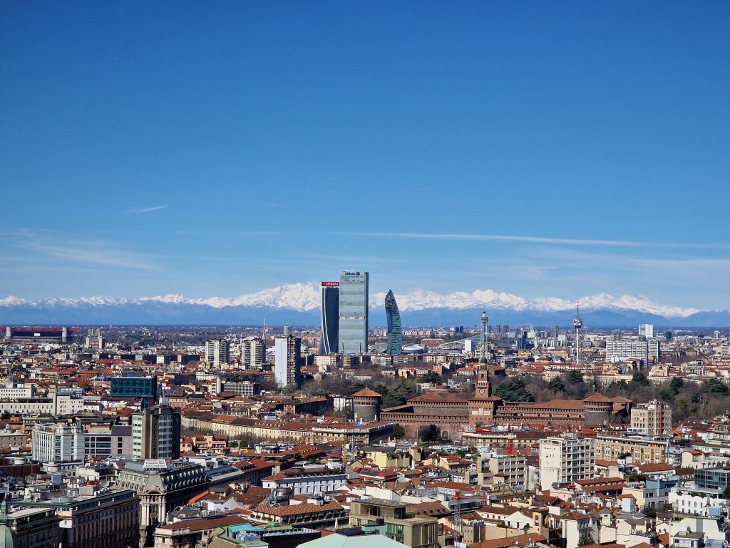 Milano vista dall’alto con la nuova webcam sulla Madonnina - Il blog di ...