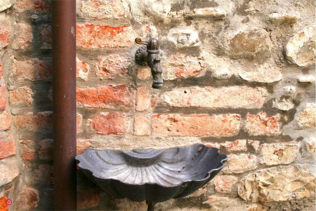 In vendita il Castello di Niviano - Il blog di Casa.it