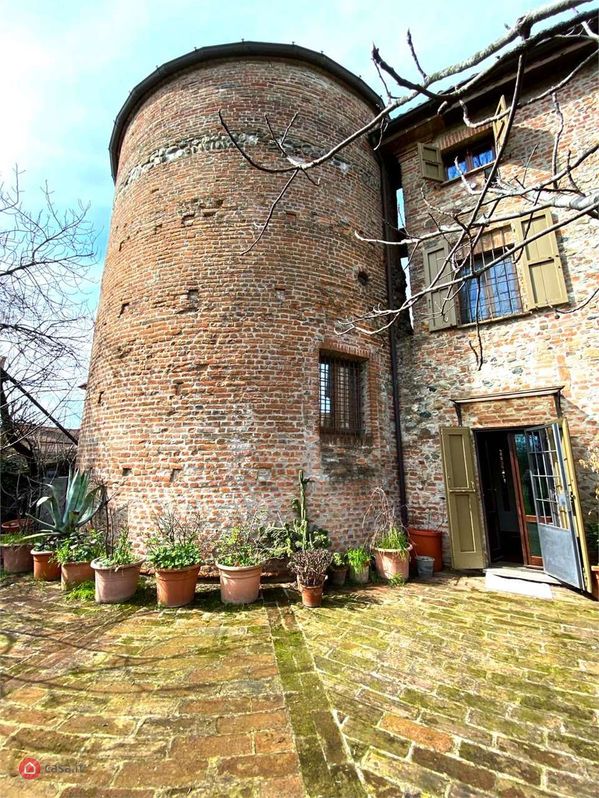 In vendita il Castello di Niviano - Il blog di Casa.it