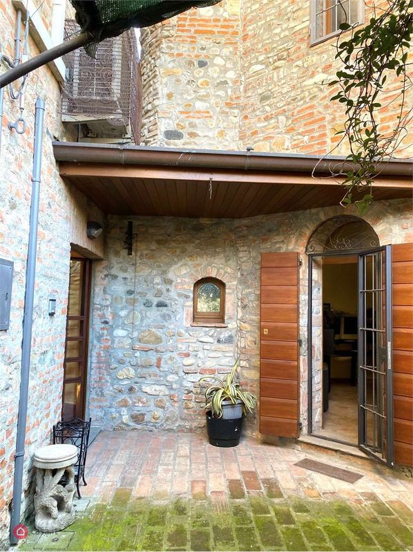 In vendita il Castello di Niviano - Il blog di Casa.it