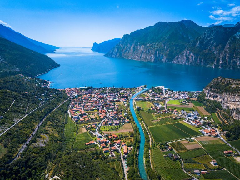 Case al lago dal Garda a Bracciano: quanto costano oggi in Italia - Il ...